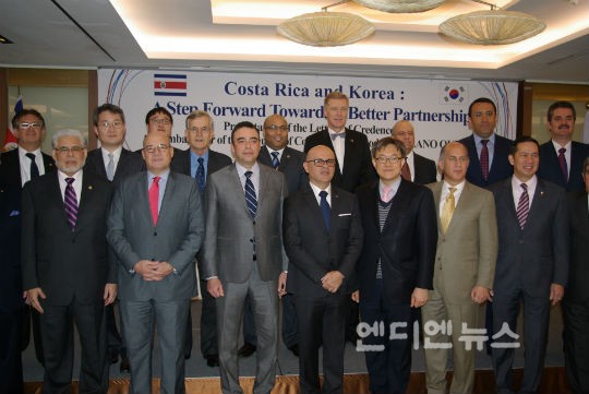 Presentation of the Letters of Credence of the Ambassador of the ...