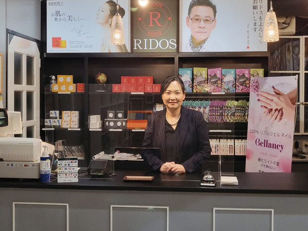 ‘RIDOS 레스토랑’, 세련된 실내장식에 싱싱한 음식들로 인기