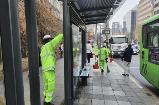 서초구, 고속터미널역 일대서 새봄맞이 대청소 실시